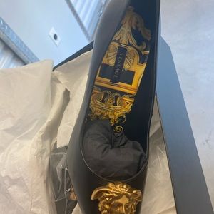 Versace | Shoes | Versace Medusa Head Emblem Pointe Pumps Platforms ...